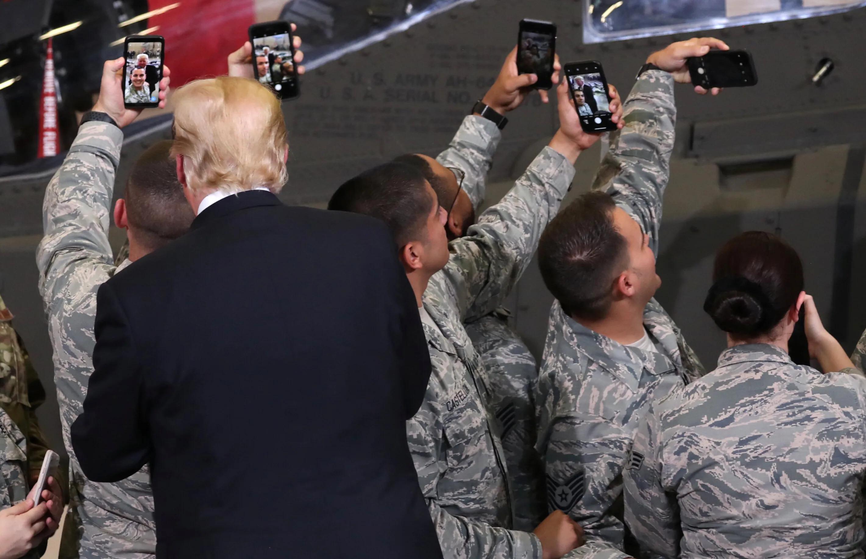 How serious are the consequences of soldiers playing with mobile phones ...