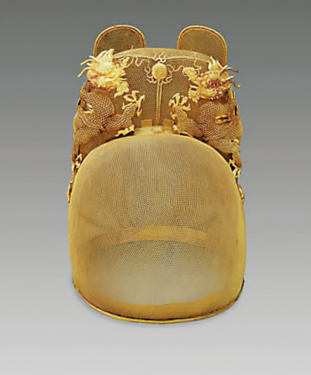 In 1957, the crown of pure gold 400 years ago was excavated in the ...