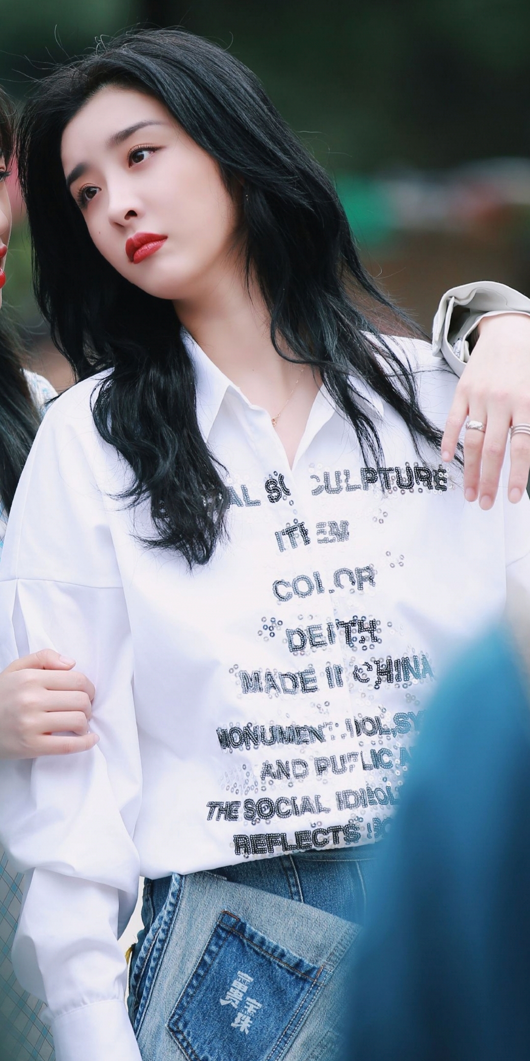 Zhao Xiaotang dresses up and does not lose her aura - iNEWS