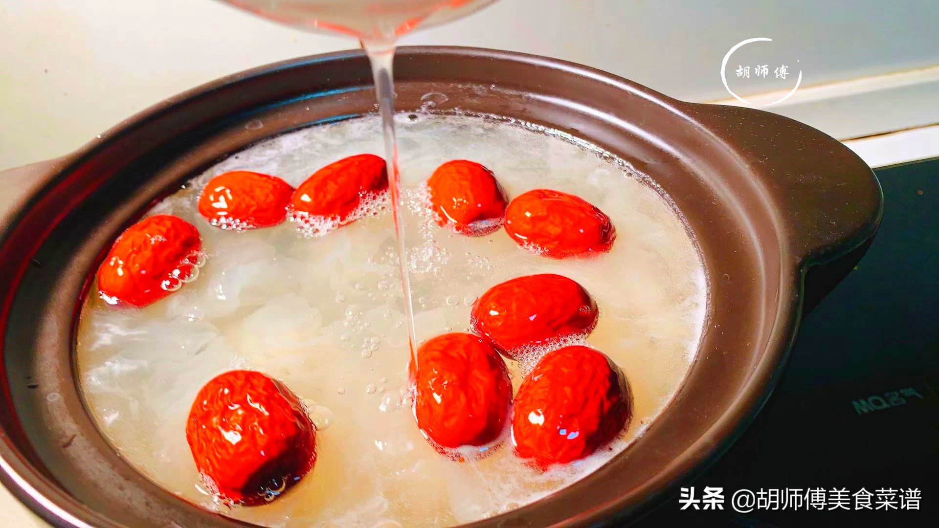 When stewing white fungus soup, it is best not to stew directly in the ...