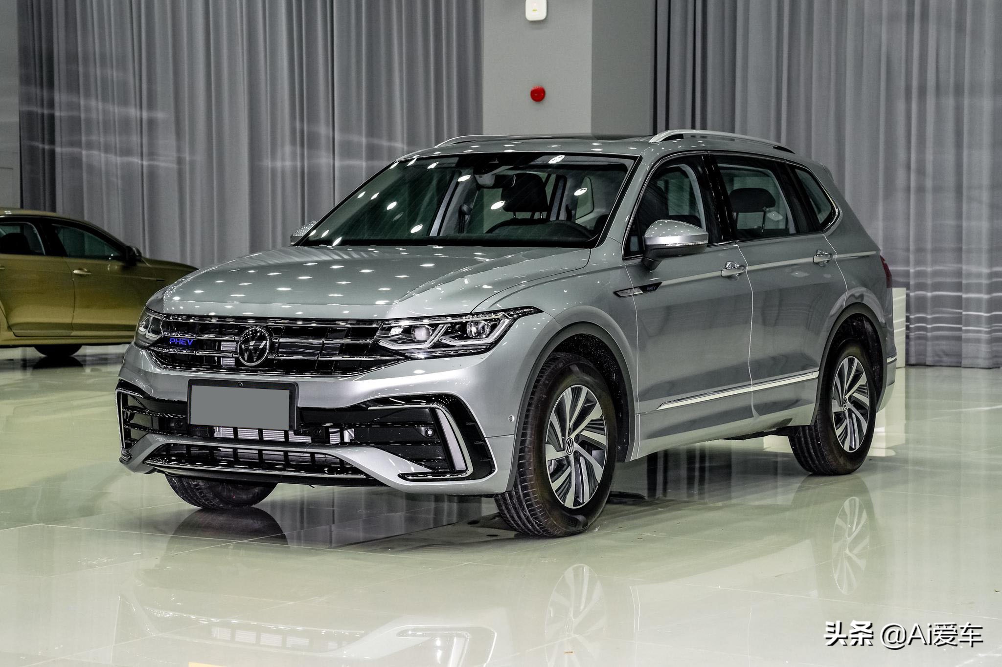 The German family SUV with a wheelbase of nearly 3 meters has a fuel ...