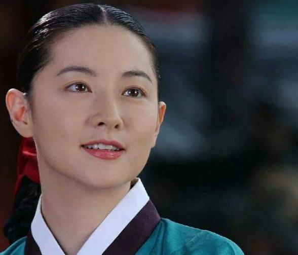 "Da Jang Geum" Li Yingai exposed a recent photo, her face changed a lot, how come she looks more ...