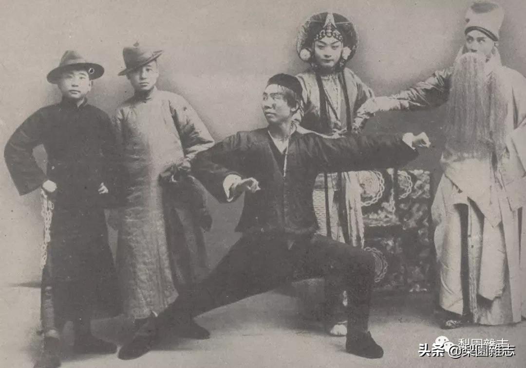 The magical obstacles of the old opera: "playing with antiques" and ...