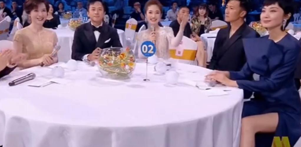 The famous scene of the Mid-Autumn Festival party!Hawick Lau and Daxun Wei have no interaction ...