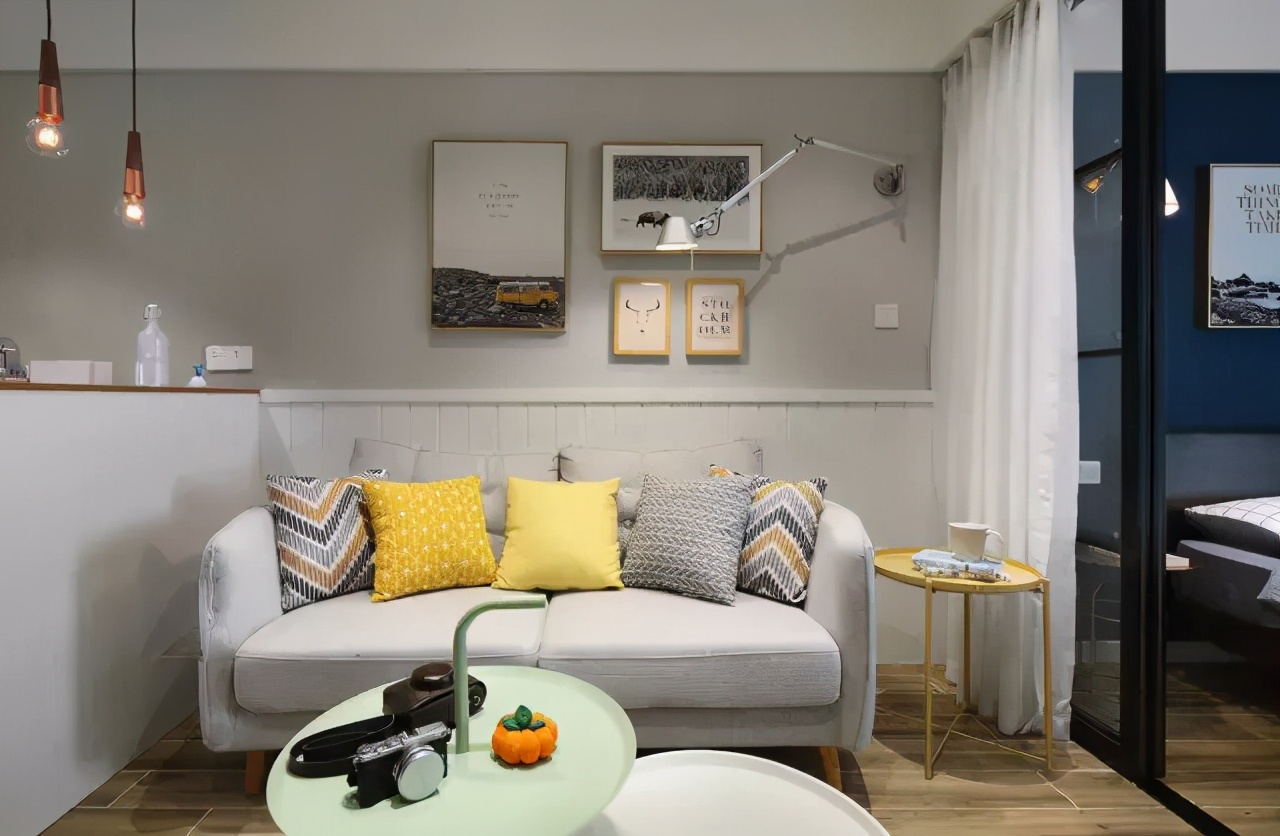 Girl's 40m2 apartment: a straight line layout, layer by layer, with ...