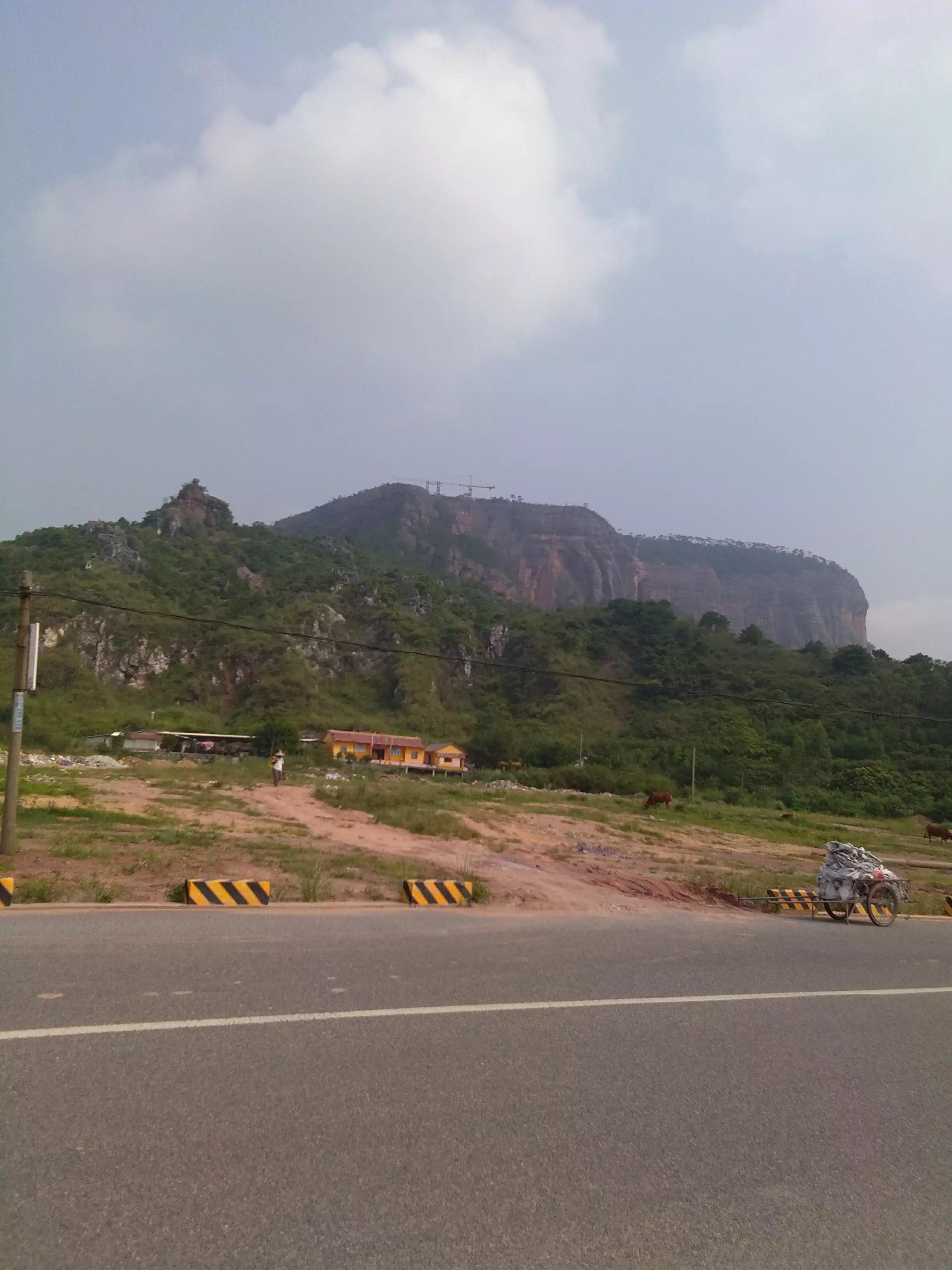 Beiliu Tongshiling Scenic Area is like a big stove, it is about to be ...