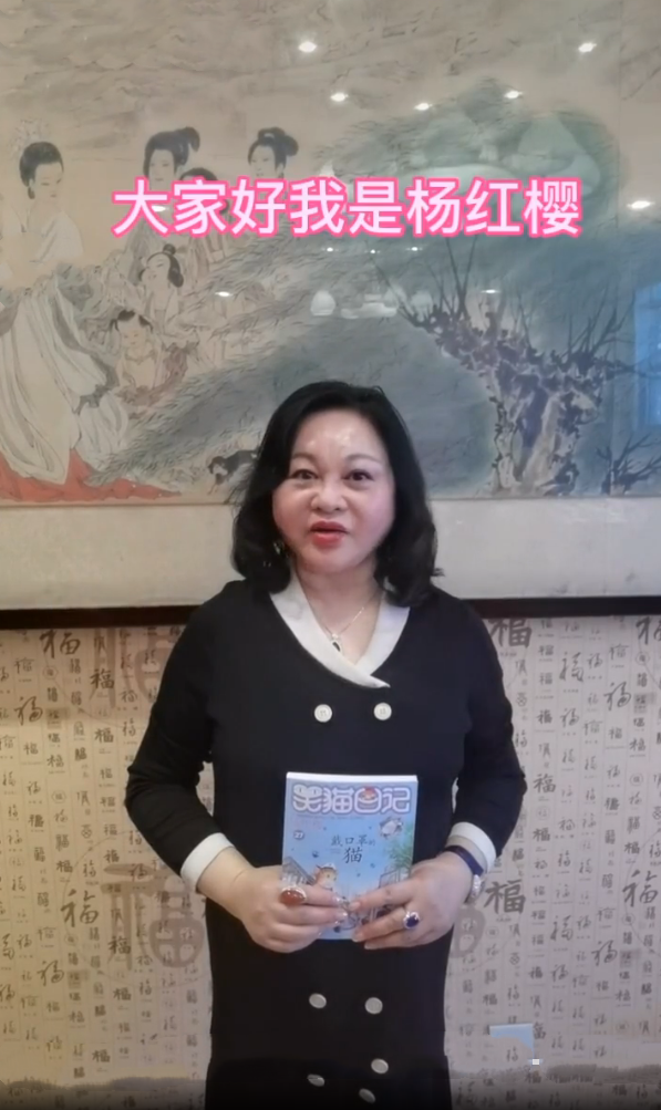 "The youth born in the 90s" Yang Hongying rarely showed up, too much ...