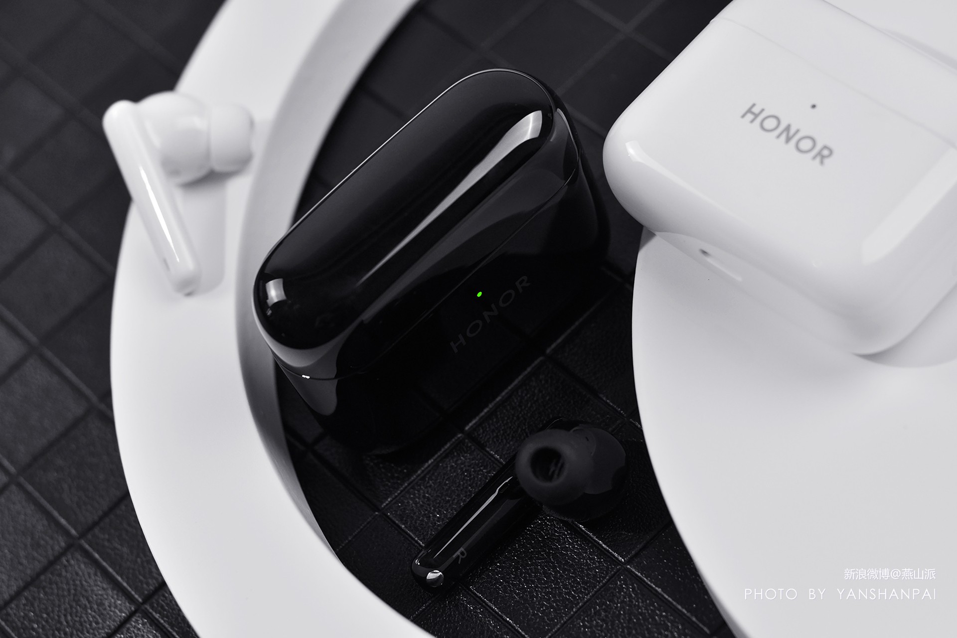 榮耀Earbuds 2 SE上手：黑白分明！降噪、音質、續航全在線 - 資訊咖