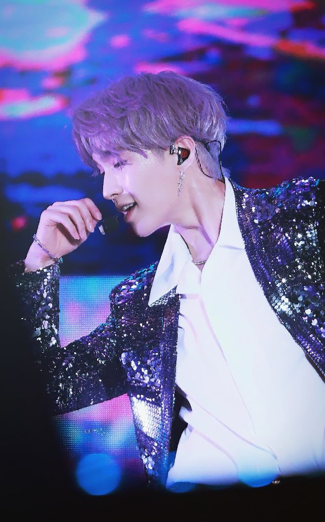 Zhang Yixing's new hair color in linen gray - iNEWS