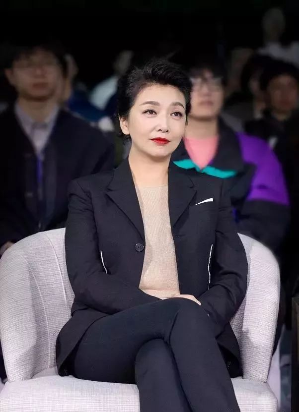 A recent photo of Jin Dong's wife Li Jia. Li Jia had been married for ...