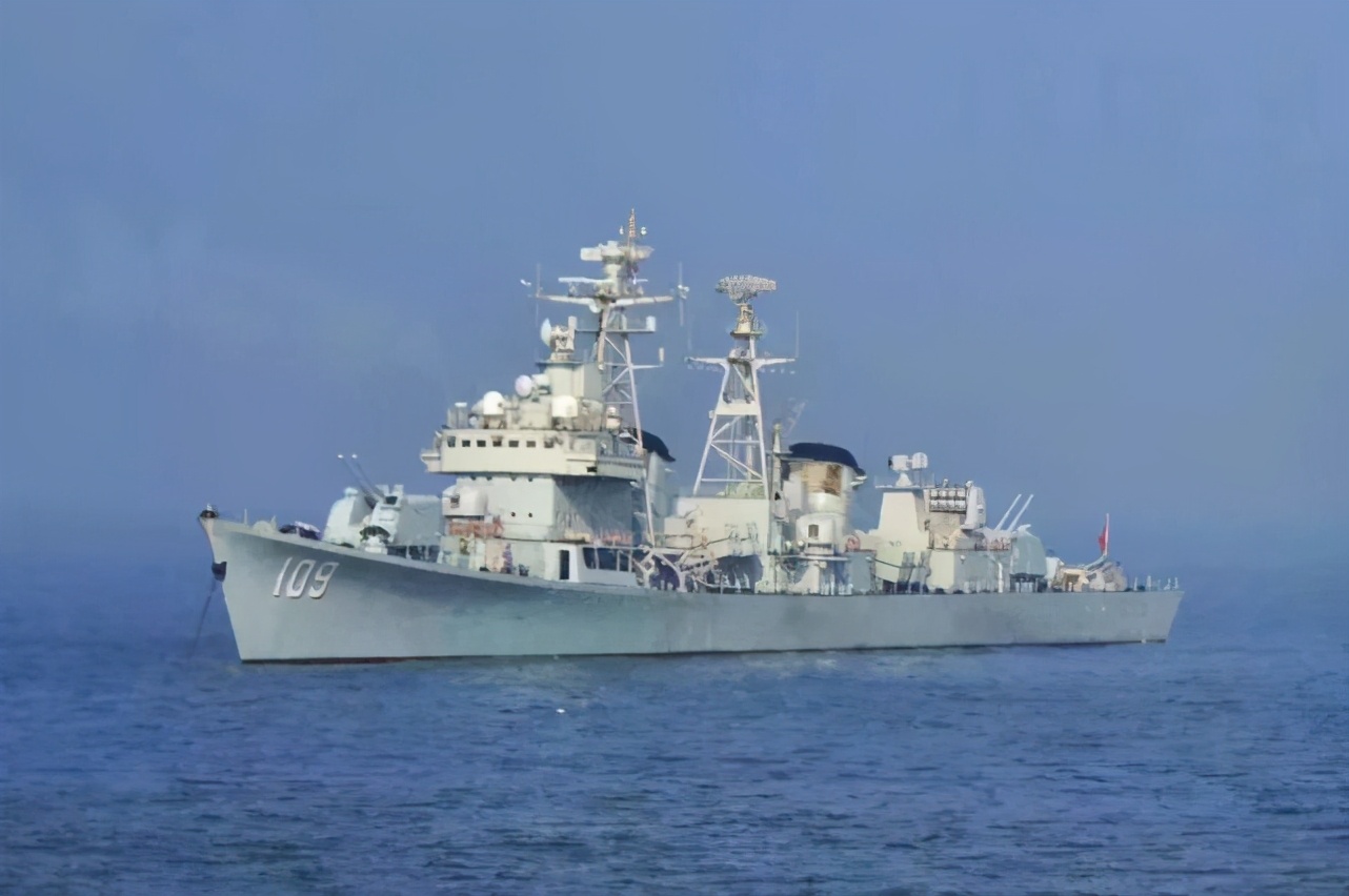 Another 051 destroyer set off to return home, the famous ship will ...
