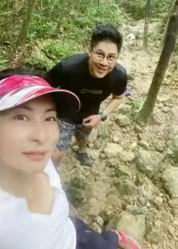 I ran into Guo Jingjing's family cycling in the mountains. Su Yan ...