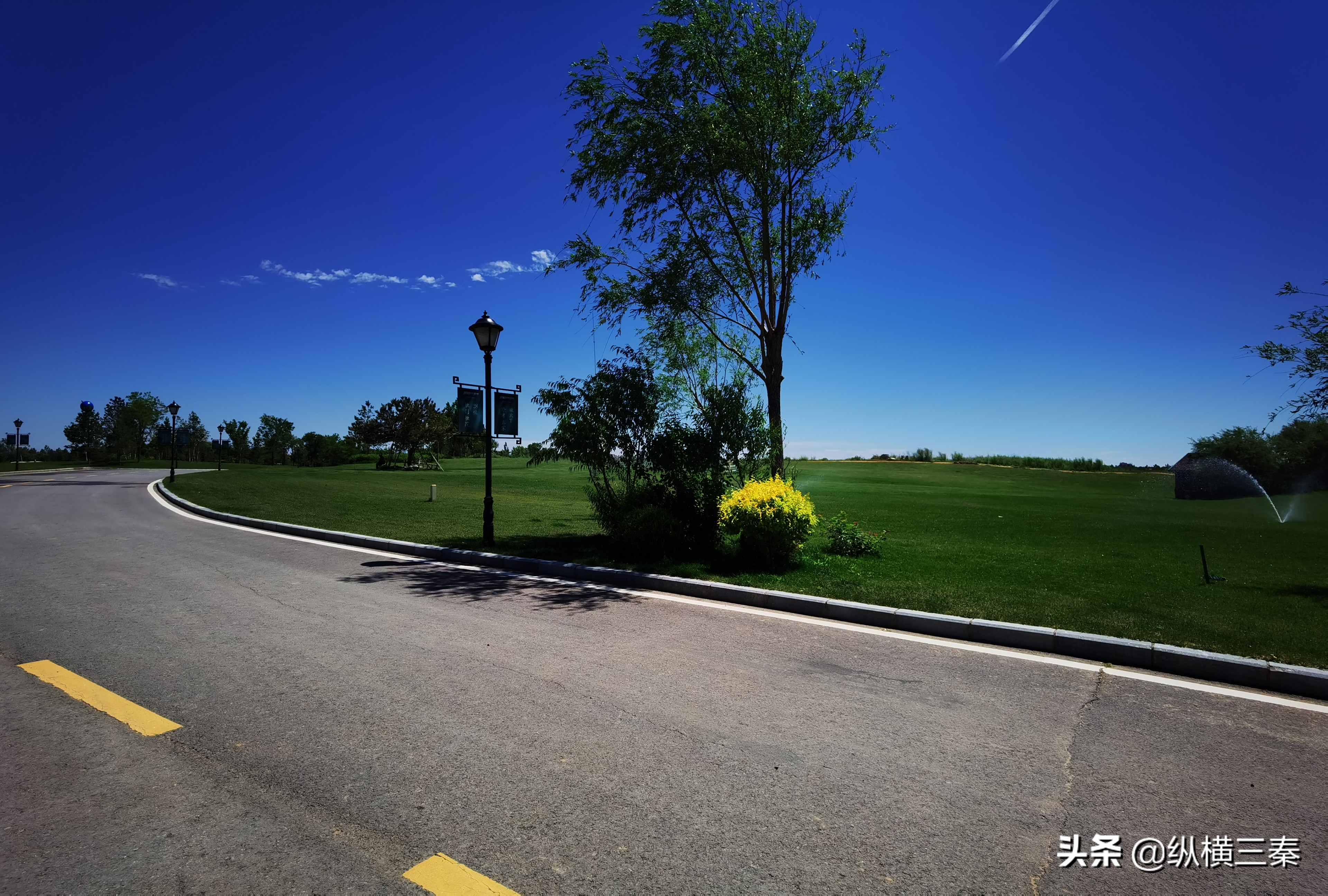 Thousand acres of desert in Yulin, Shaanxi turned into a top golf ...