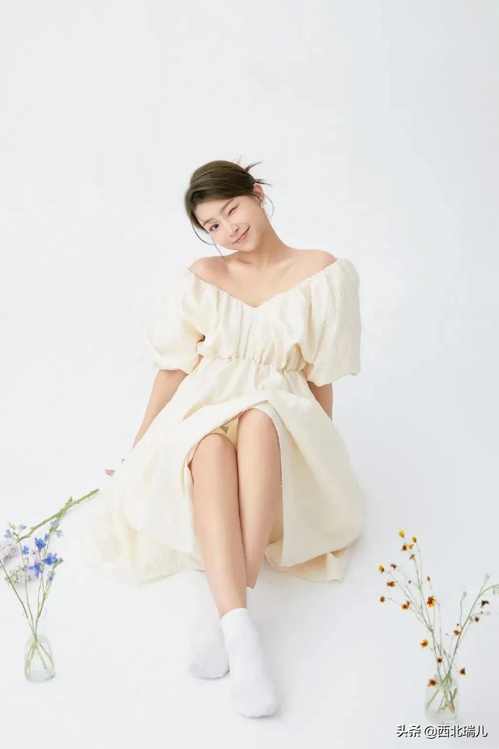 Lin Junyi set of small fresh photos - iNEWS