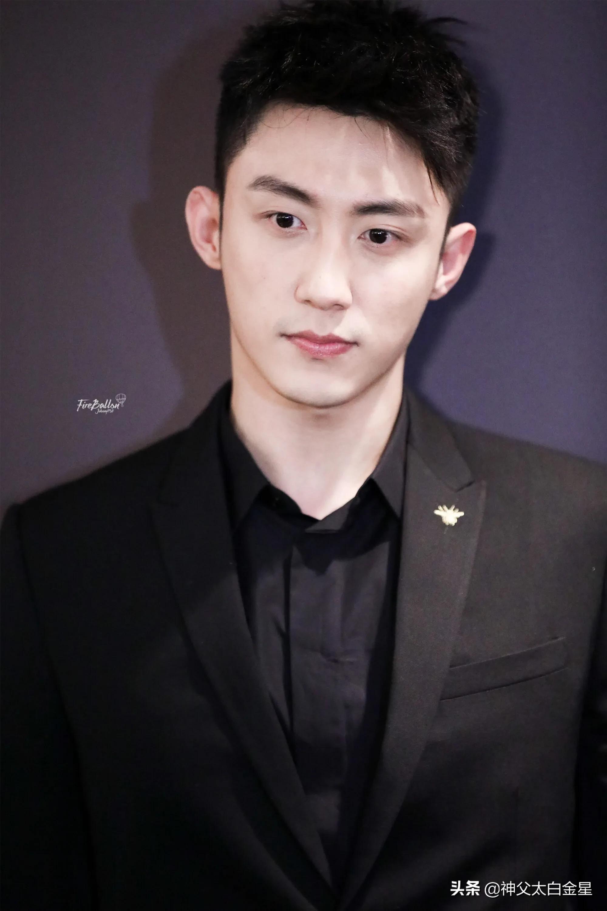 Super handsome Huang Jingyu - iNEWS