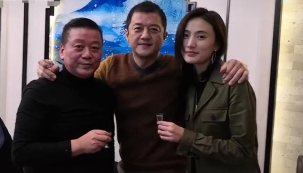 15-year-old Li Yan took a recent photo and showed a graceful posture in ...