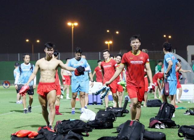 Show muscles!The Vietnam team is in a great mood to prepare before the ...