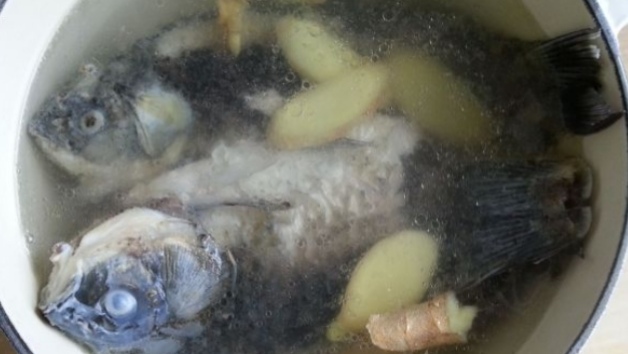 A place of the Mo Rong Miao people, leaving the green silk tiled house ...