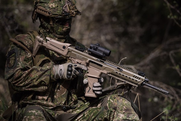 The HK433 assault rifle, known as the most advanced in the world, is ...
