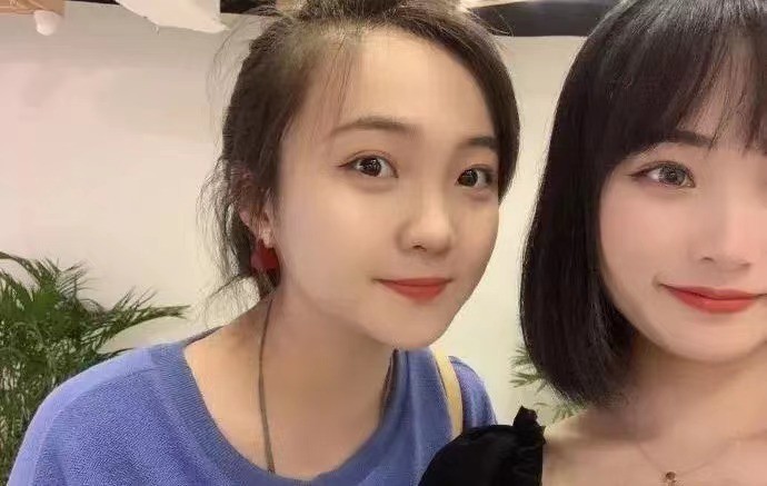 Lin Miaoke attends the graduation ceremony!After four years of college ...
