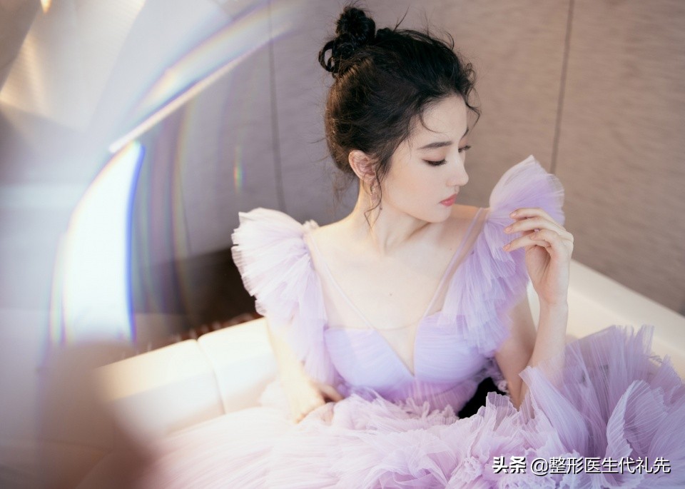 The "Mimi Eyes" catwalk at Tsinghua Academy of Fine Arts talks about ...