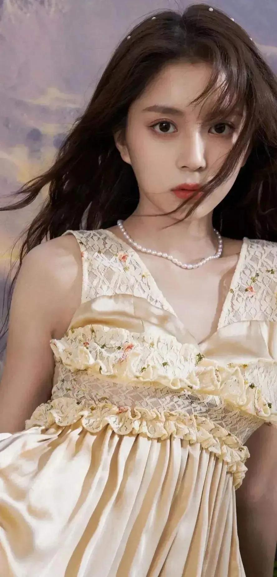 Shanghai actress-Tang Min - iNEWS