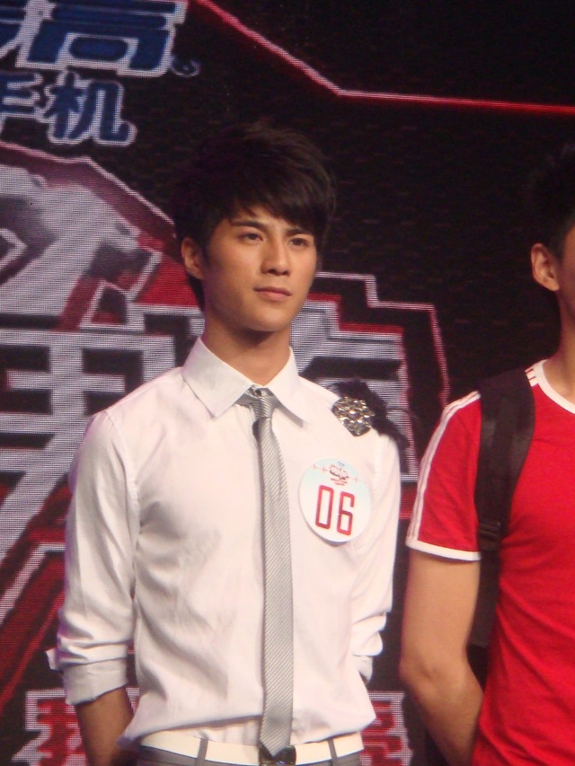 10 Fast boy Jiang Chao announced that his wife, Medina, had a second ...