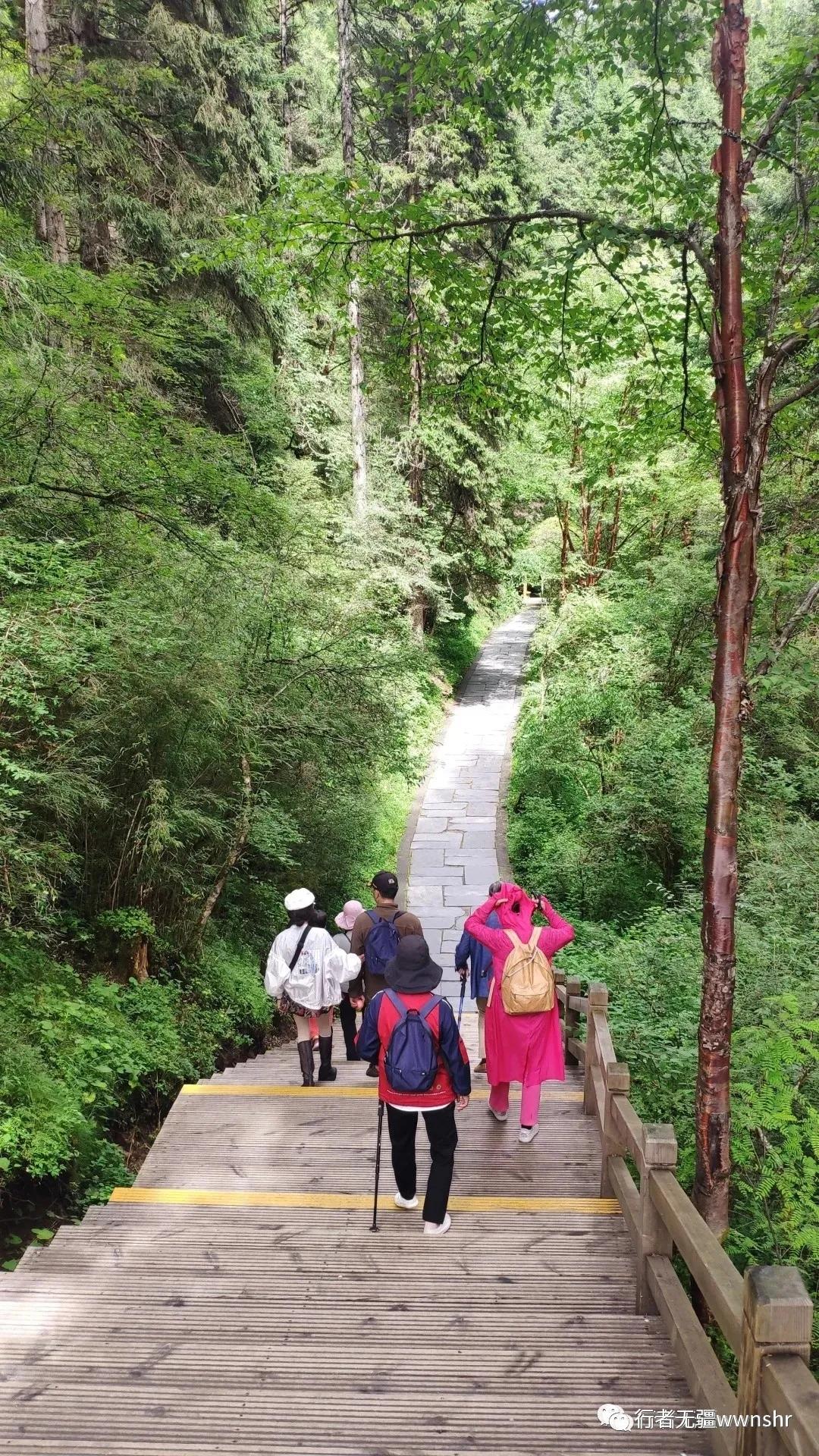 Comparable to Jiuzhaigou, "explosive machine" Munigou - iNEWS