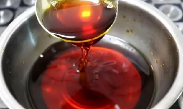 For frying sugar color, put the rock candy first, it's wrong, do one ...