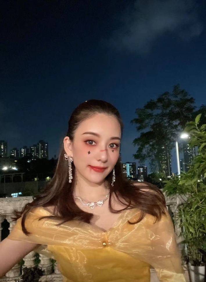 Fang Yuan deletes Halloween photo in seconds!Dressed as a princess and ...
