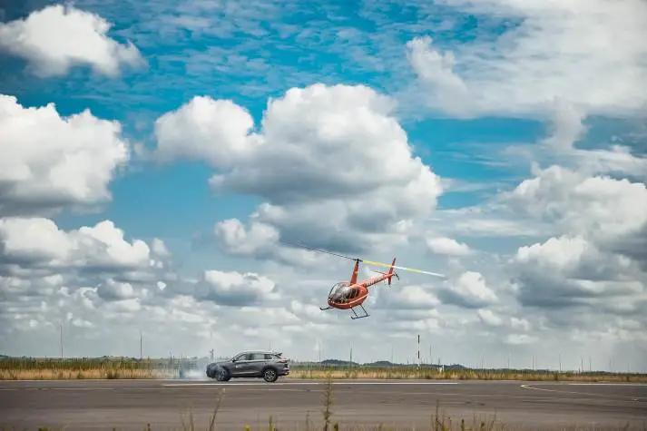 Super-sensing interactive smart cockpit, a bit of Versailles - iNEWS