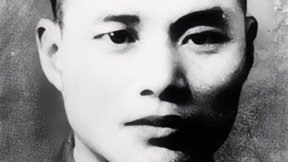 Shen Zui had just signed the uprising, and was immediately held back by ...