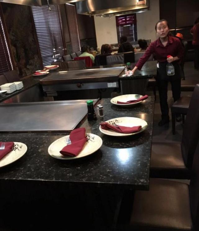 I work part-time in a Chinese restaurant in the United States, with a ...