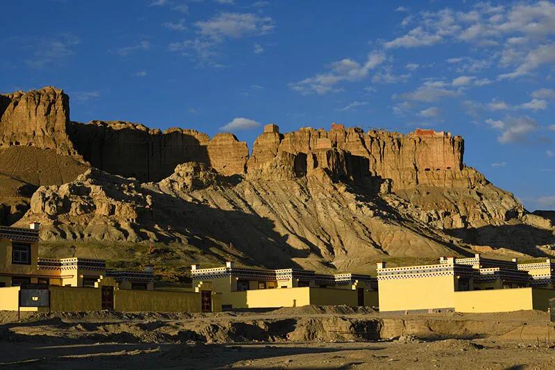 "Looking at Tibet through the Eyes of Traveling" Donga-Piyang Cave ...