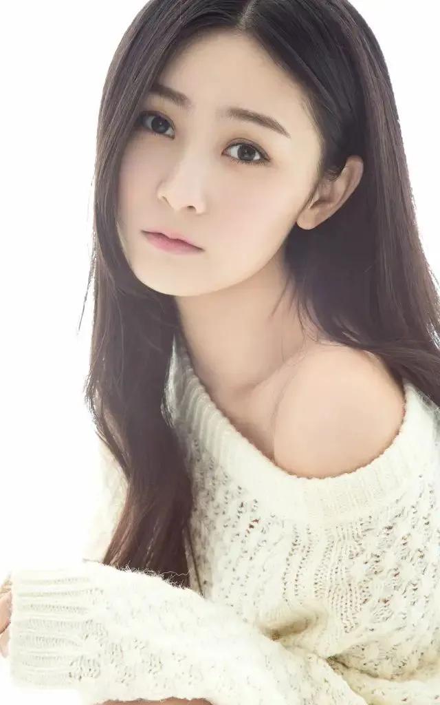 Actress Zhang Weina is stylish and beautifully dressed - iNEWS