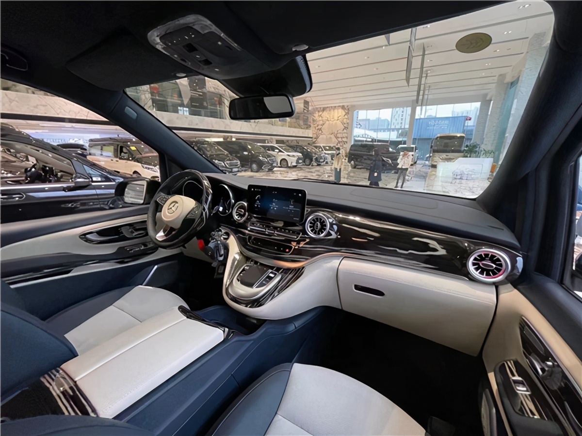 21 nine-speed Mercedes-Benz V260L high-top Bach VS680, luxury stone ...