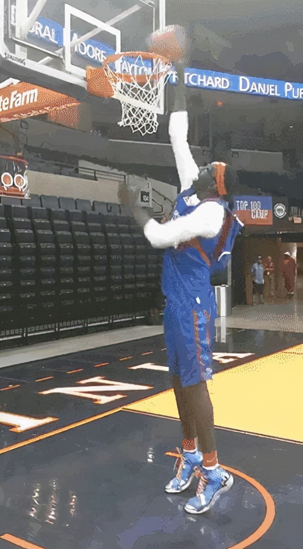 There are so many “long-arm monsters” active in the NBA. Leonard can ...