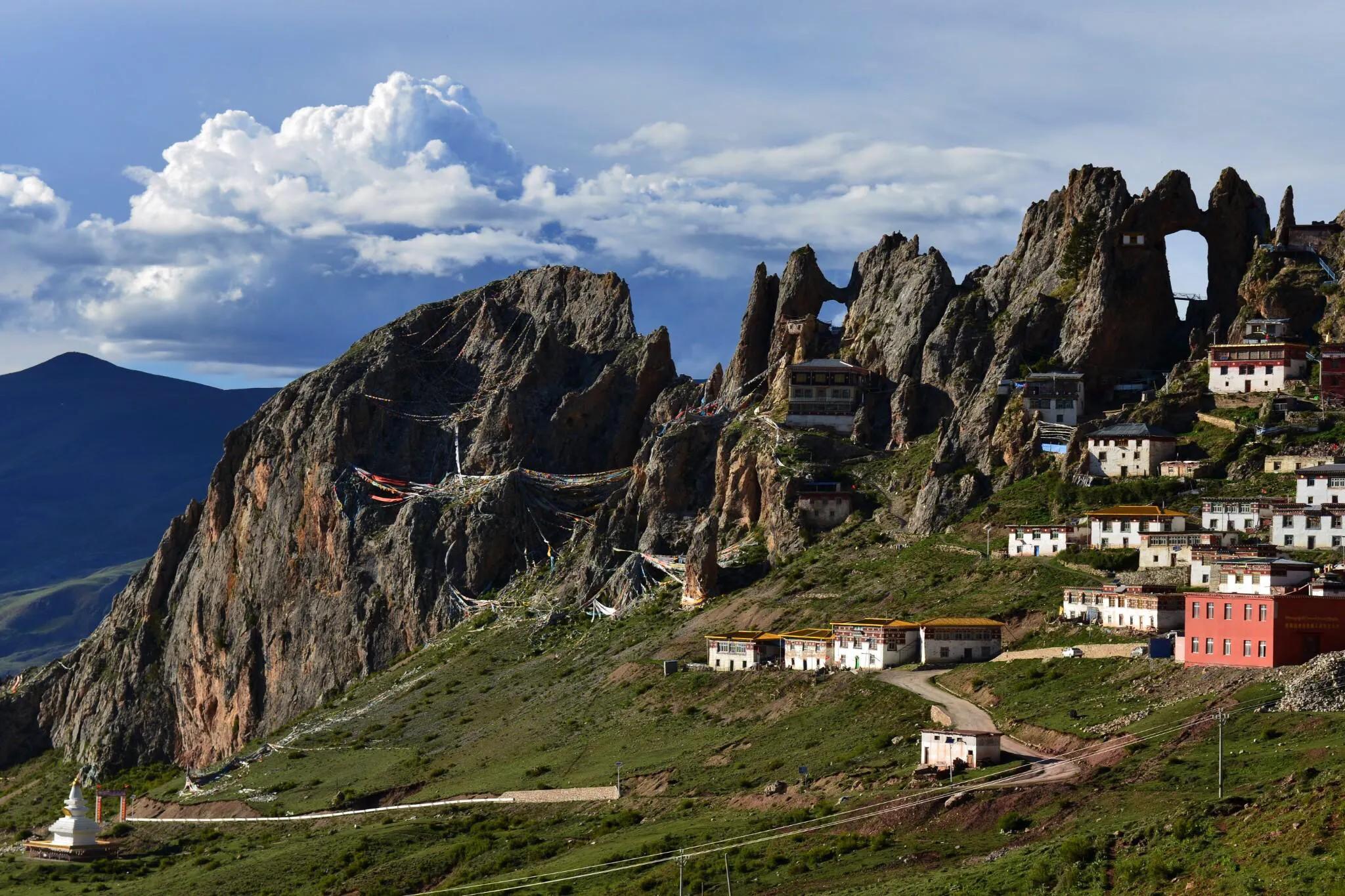 "Looking at Tibet with the Eyes of Traveling" Zizhu Temple - iNEWS