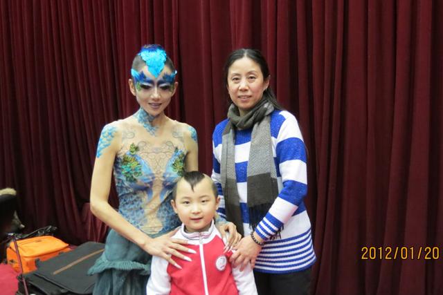 "New Year Picture Doll" Deng Minghe: He became famous at the age of 4 ...