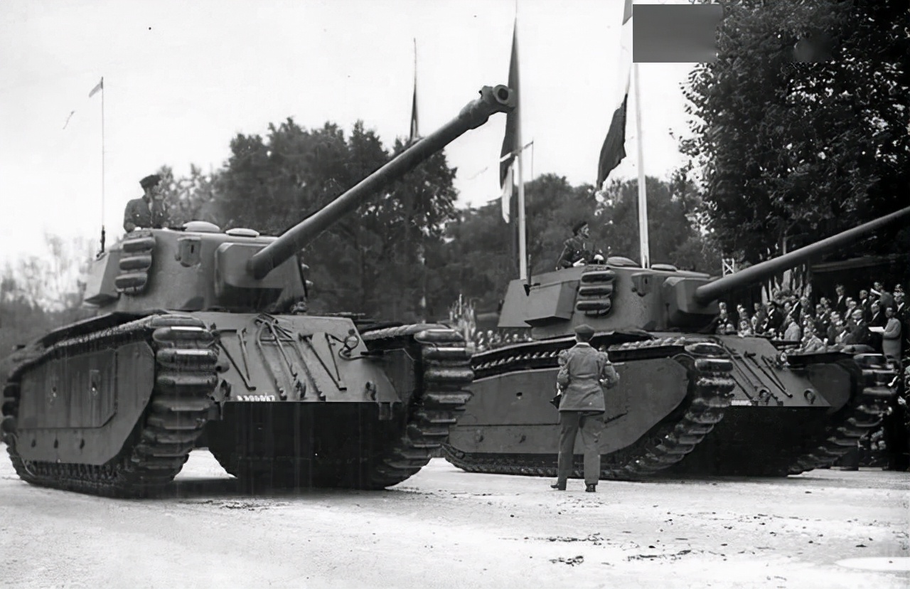 AMR-33 tank, the witness of the bumpy tank road in France - iNEWS