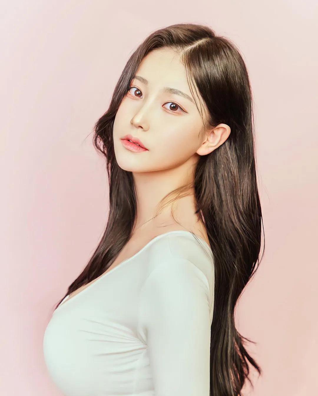 South Korean model Jiwon, Gu Pan is radiant and sultry - iMedia