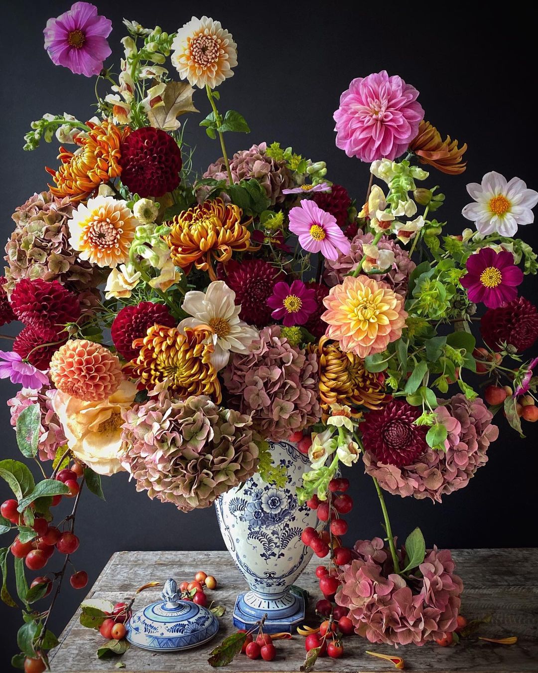 Mid-autumn flower arrangement - iNEWS