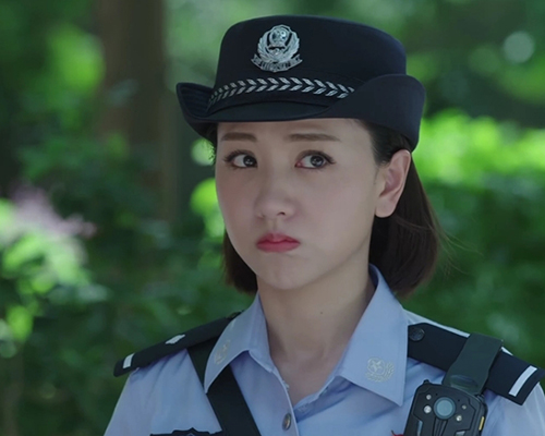 Wang Ziwen, Yang Mi, Yang Rong, Wang Tu, Zhang Xin, is wearing a police ...