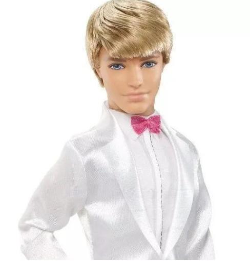 Brazilian "Male Barbie": After more than 70 moves on his face, he ...