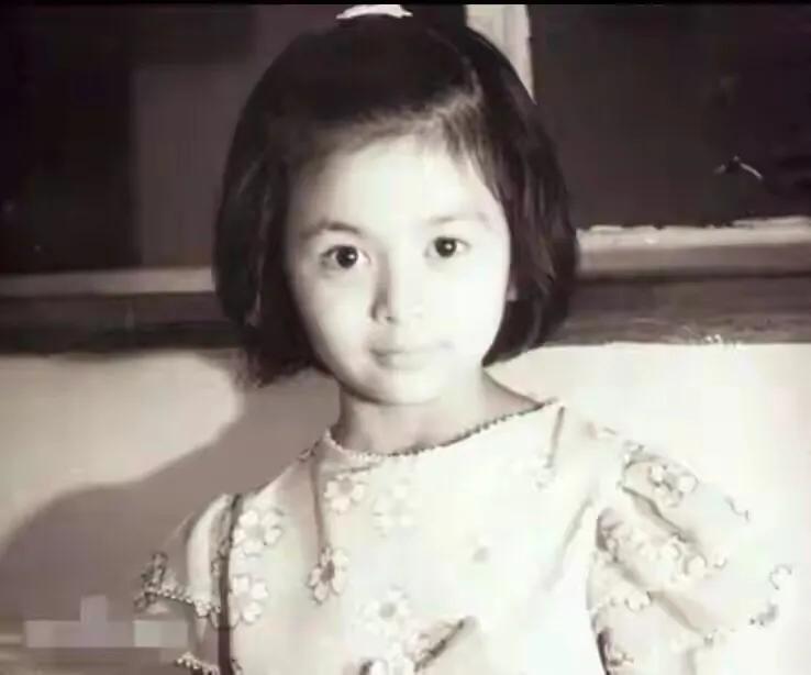 Guan Zhilin, the first goddess of Hong Kong, actually makes a golf ball ...