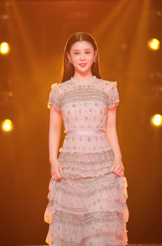 Wang Lei and Li Xiaomeng were met by chance on vacation, her husband ...
