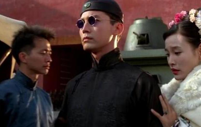 The last queen, Wan Rong: addicted to opium, secretly served with the sanitary child, and was ...