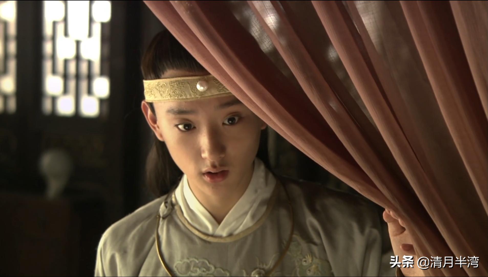 The 6 ugly men in ancient costumes with bangs stepping on thunder, the ...