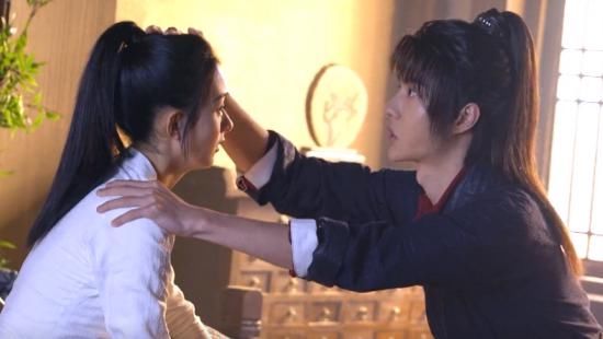 You Fei: Xie Yun hugged Zhou Fei's three princesses, showing that Zhao ...