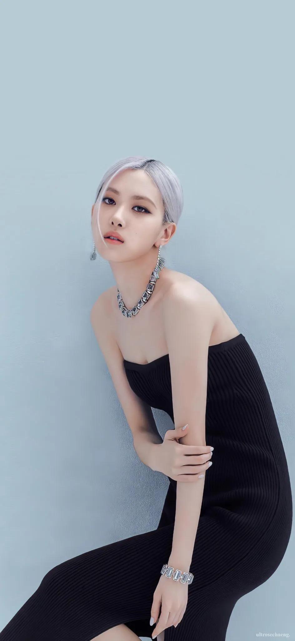 South Korean female singer Park Chae-young has a goddess face and ant ...